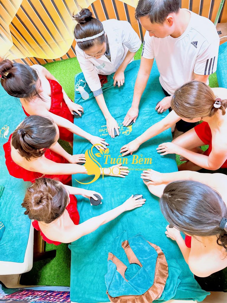 Massage Body Thư Giãn Đá Nóng Tuấn Bẻm Academy